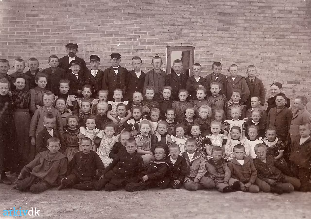 arkiv.dk | Elever og lærere, Hårlev Skole, ca.1901.