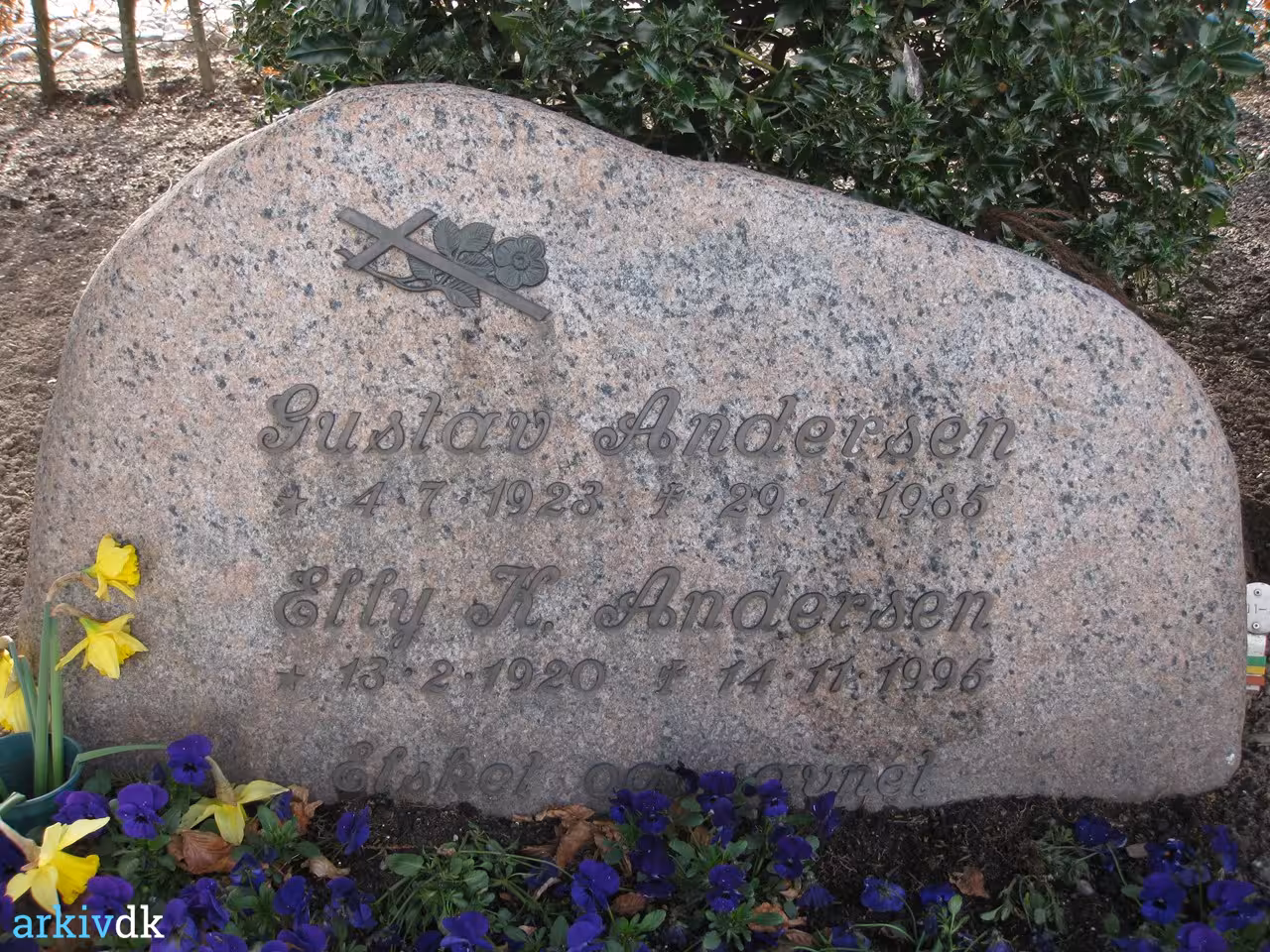 arkiv.dk | Gravsten / Nekrolog Elly og Gustav Andersen Agerbæk