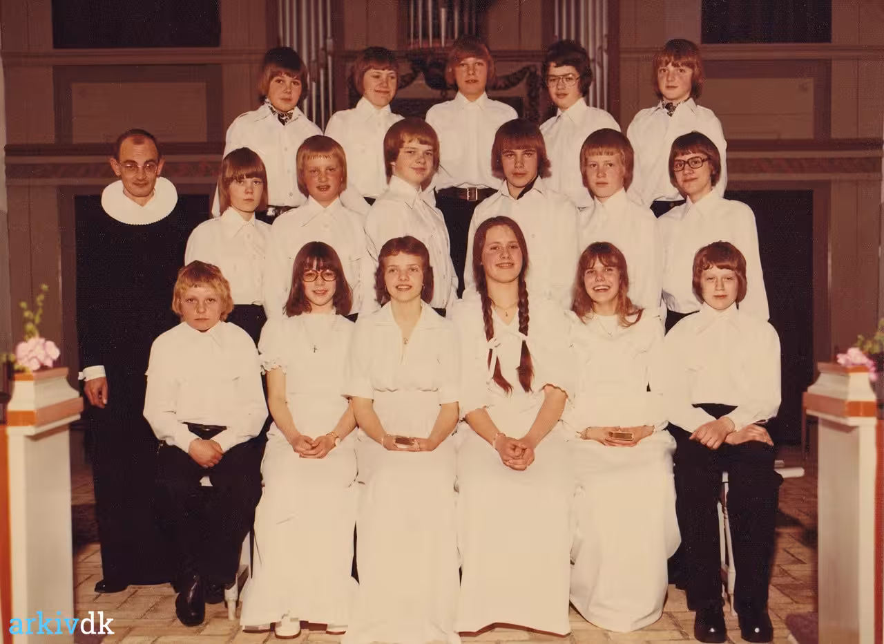arkiv.dk | Konfirmation i Durup Kirke 24. april 1977