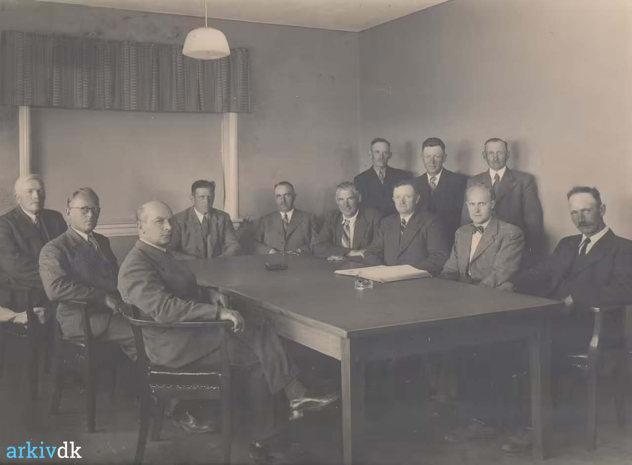 arkiv.dk | Horne - Asdal sogneråd 1937-1943 Stående fra venstre: Niels ...