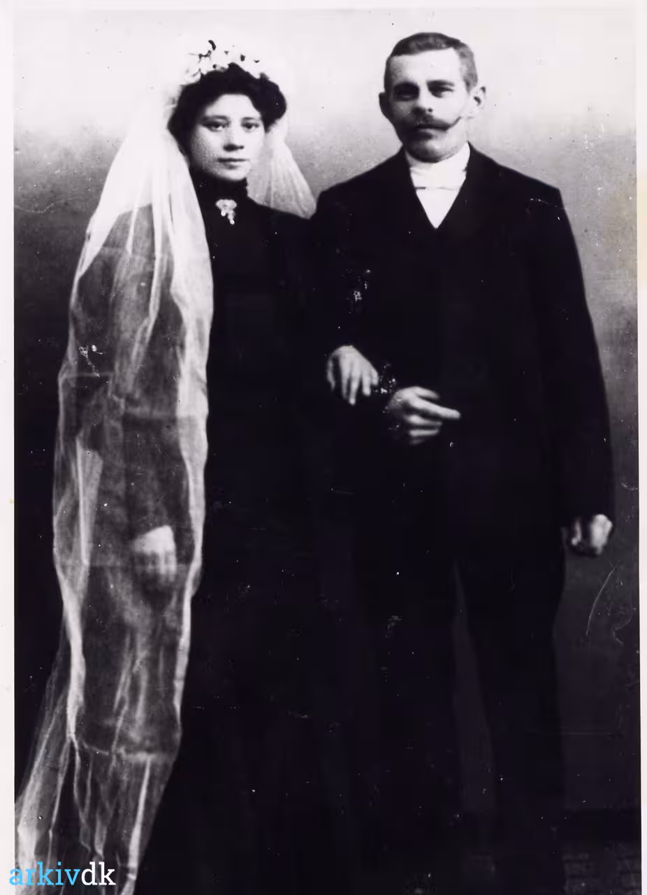 arkiv.dk | Carl Th. Larsen (købmand) og hustru Karen Larsen, f. Skov