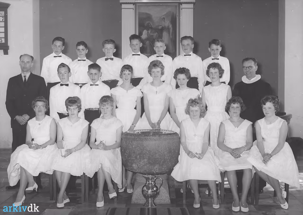 arkiv.dk | Konfirmandbillede fra Vejstrup Kirke, 1961