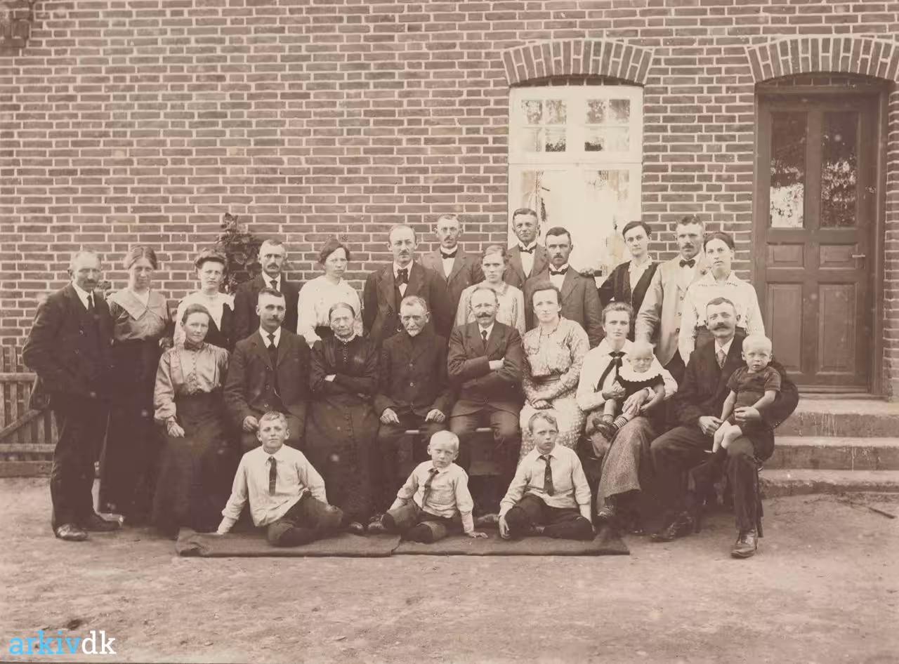 arkiv.dk | Familiebillede med Ane og Eske Pedersen fra Storenor.