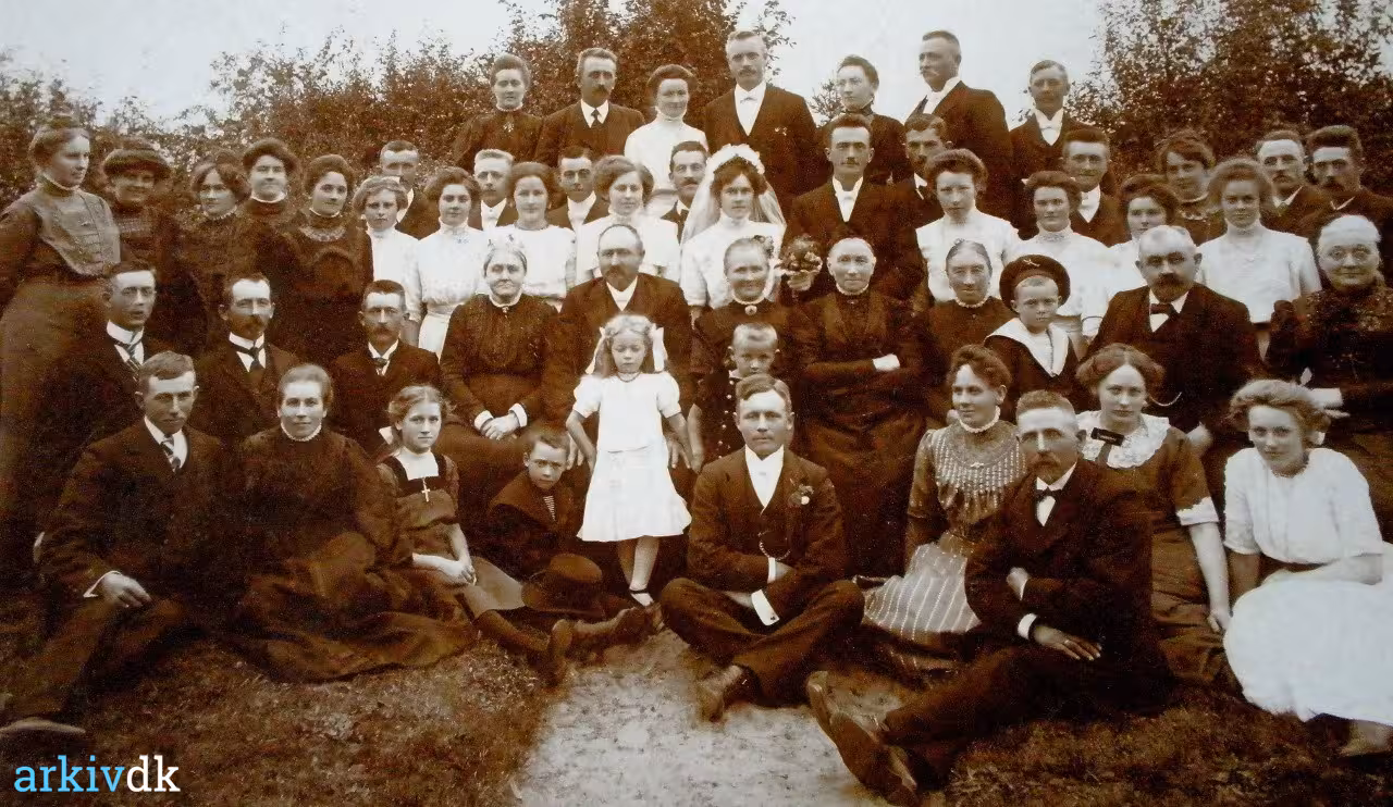 arkiv.dk | Sognefoged Carl Christensens bryllup med Sofie Nielsen, Vium Østermark