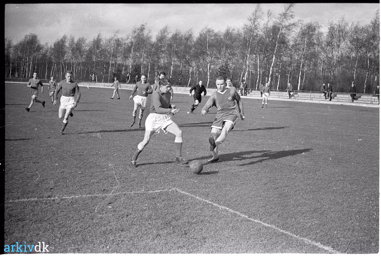 arkiv.dk | Fodboldkamp mellem KFUM-AIA i februar 1961