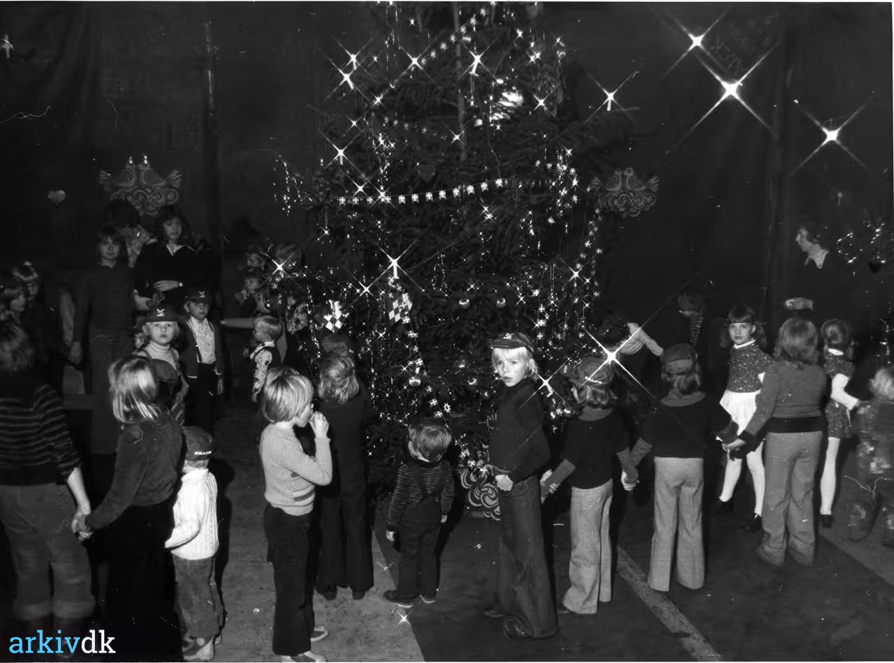 arkiv.dk | Personalet ved Falck og Silkeborg Centralsygehus holder fælles julefest