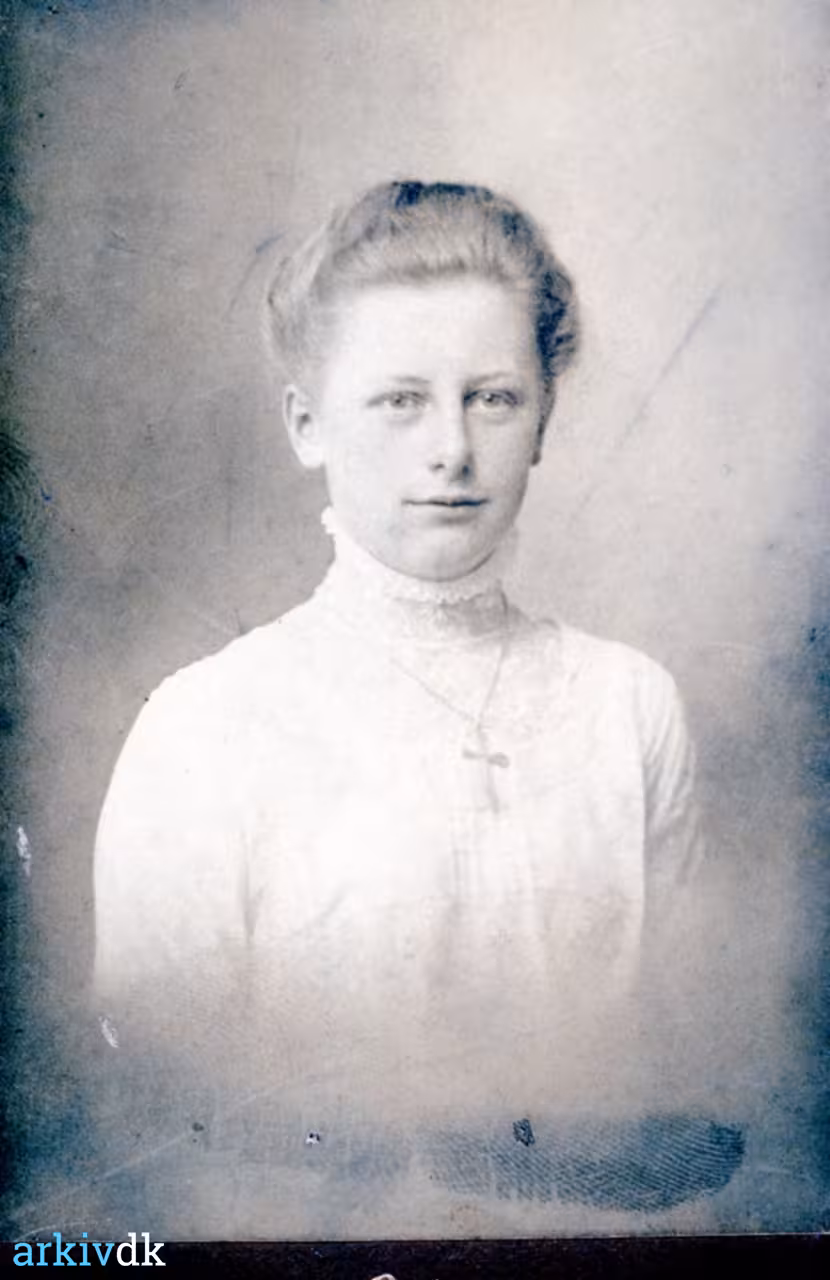 arkiv.dk | 1910 ca. Ane Kirstine Sørensen, Søgård, Nissum