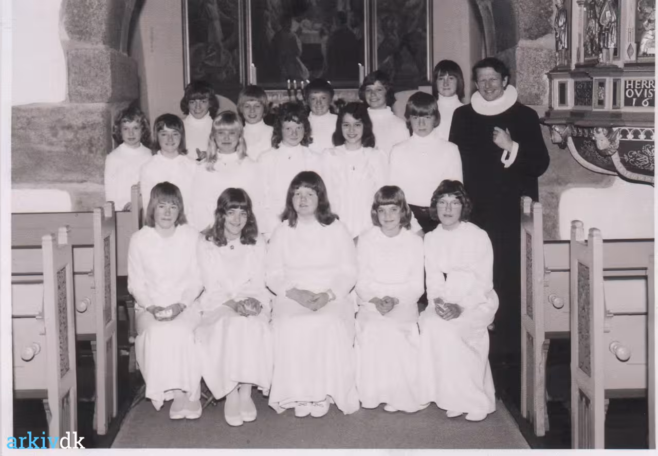 arkiv.dk | Konfirmation i Årre kirke 1973