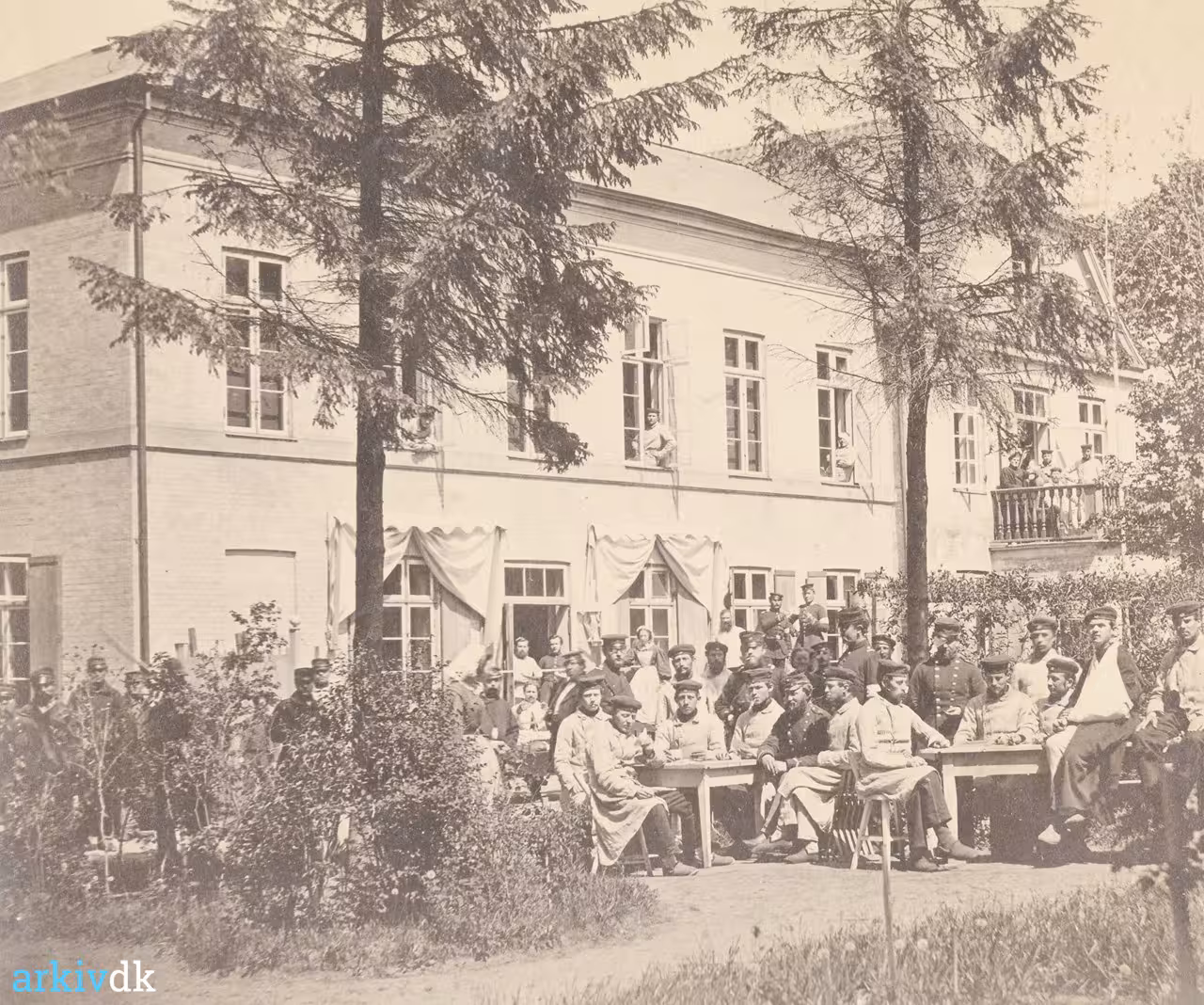 arkiv.dk | Danske og preussiske soldater på lazaret i Flensborg 1864