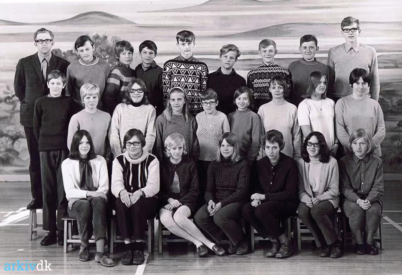 arkiv.dk | Gudum Skole, lærer og elevbillede 1. real 1968/69