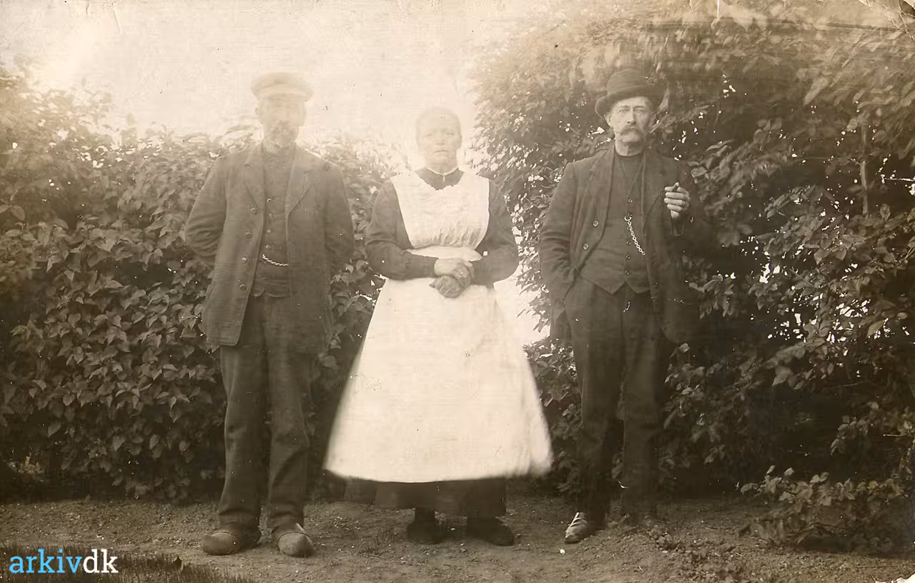 arkiv.dk | Fra venstre: Niels Nielsen og hustru Maren Byskov Futtrup i Store Maagaard paa ...