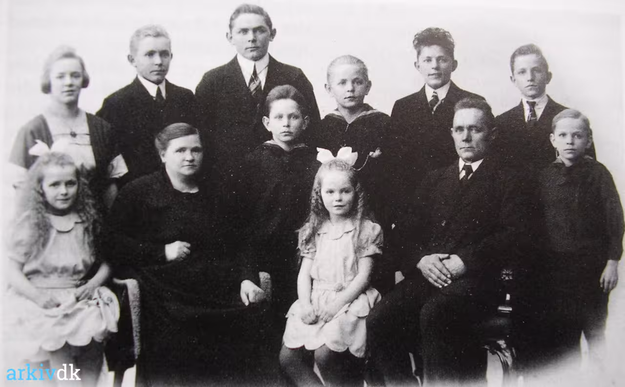 arkiv.dk | Johanne Marie og Otto Pilgaard med børn, 1924