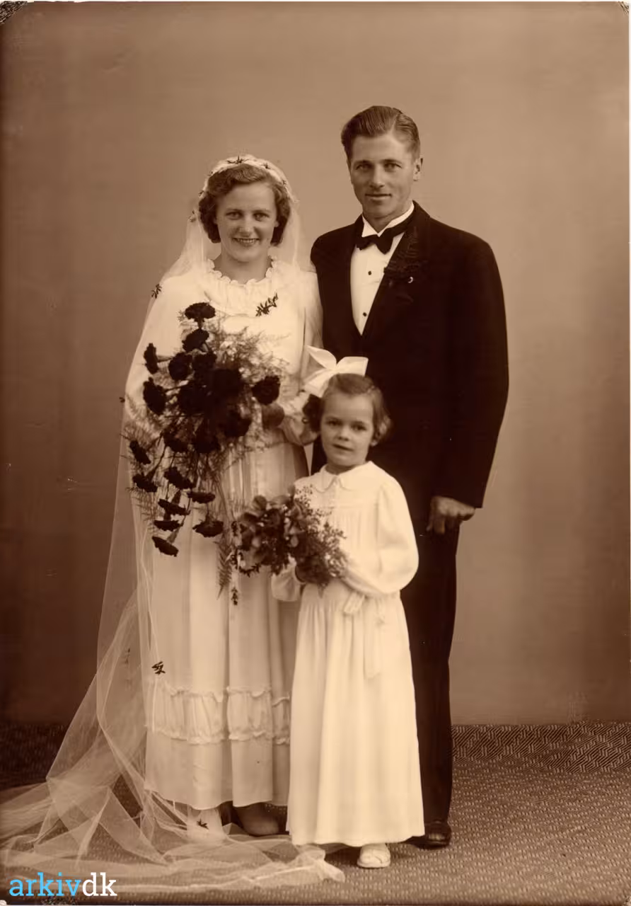arkiv.dk | Bryllupsbillede Lydia og Niels Henrik Rask 23/10 1942