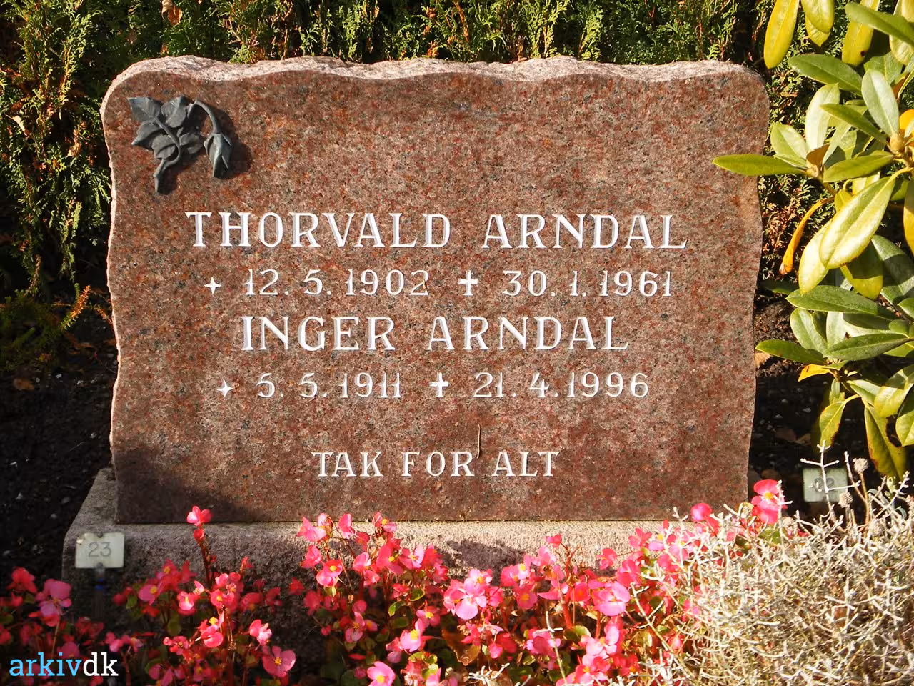 arkiv.dk | Gravsted på Nr. Lyndelse Kirkegård.