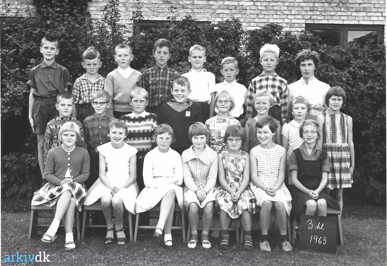 arkiv.dk | Mou Skole - klassebillede 3. klasse 1963