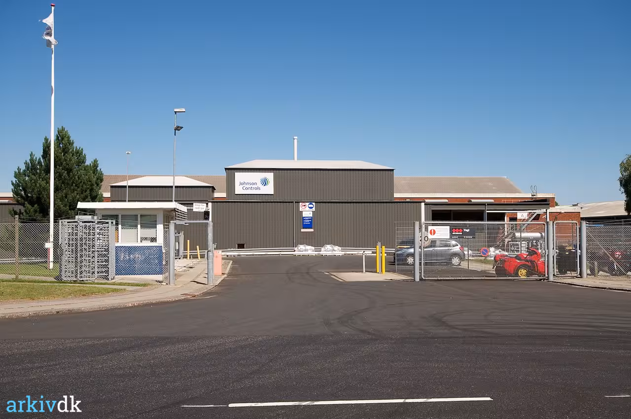 arkiv.dk | Indkørslen til fabriksområdet ved Johnson Controls Denmark ...