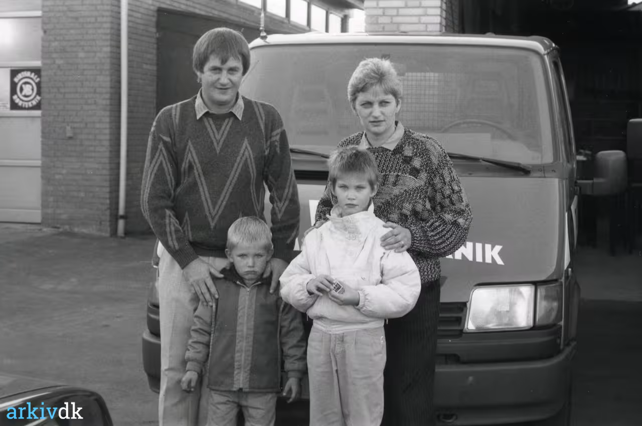 arkiv.dk | Blikkenslager Knud B. Olesen med hustru og børnene Chris og Mette