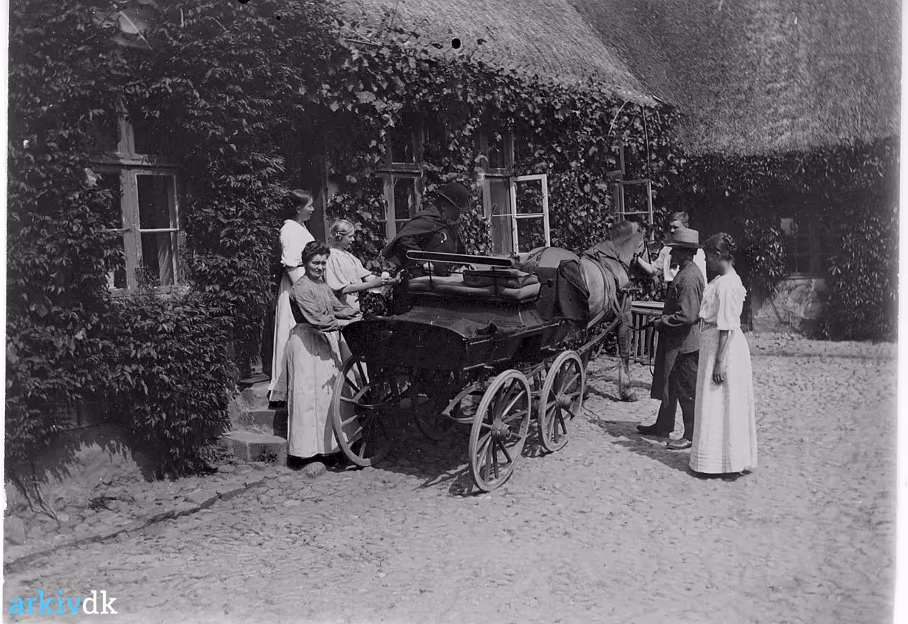 arkiv.dk | På vej op i vognen: Frederik Carl Ludvig Harboe, f.9.1.1850 ...