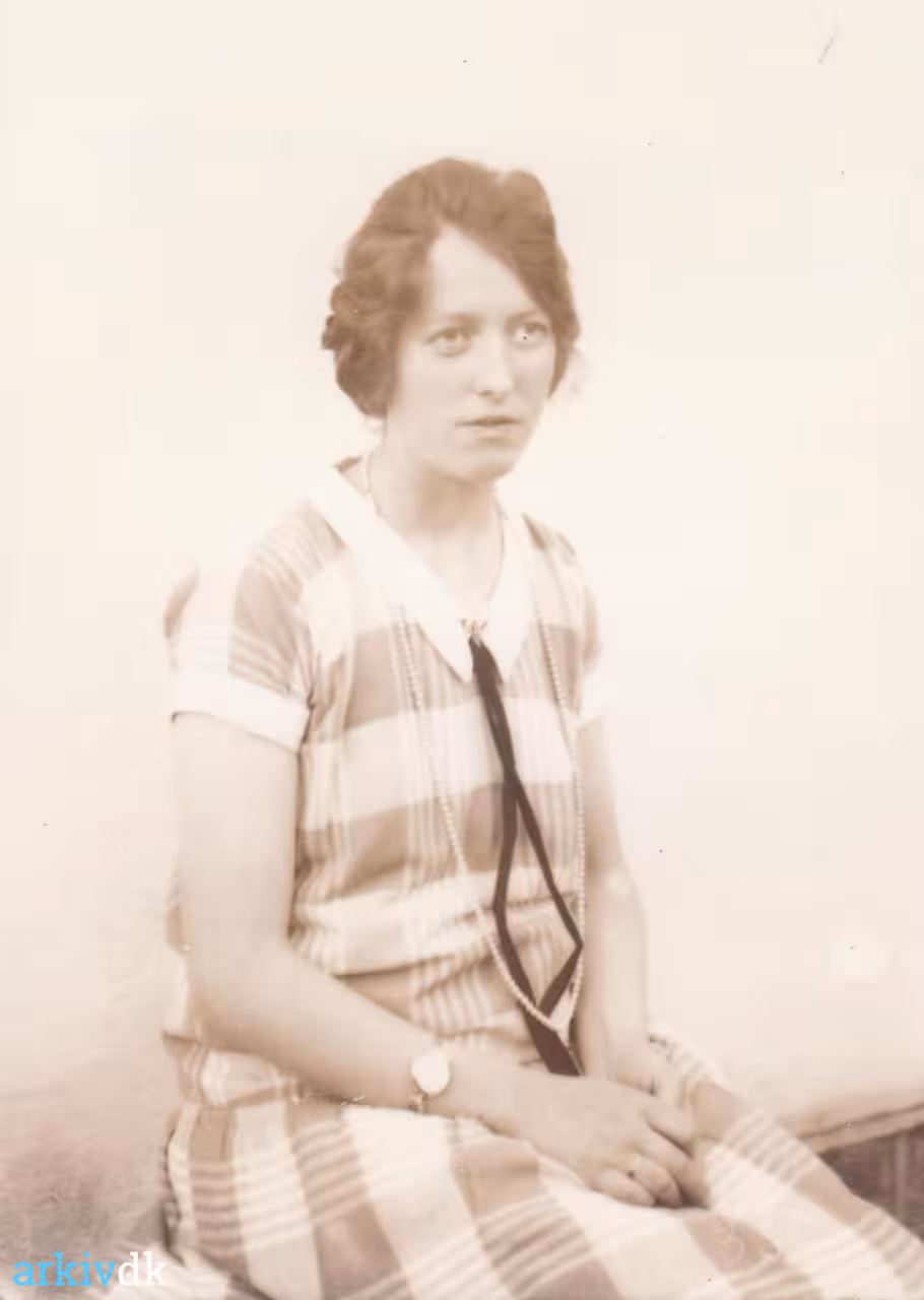 arkiv.dk | 1 stk. billed af Kathrine Nielsen datter af Christian Nielsen Hellemosen (Bøgely ...