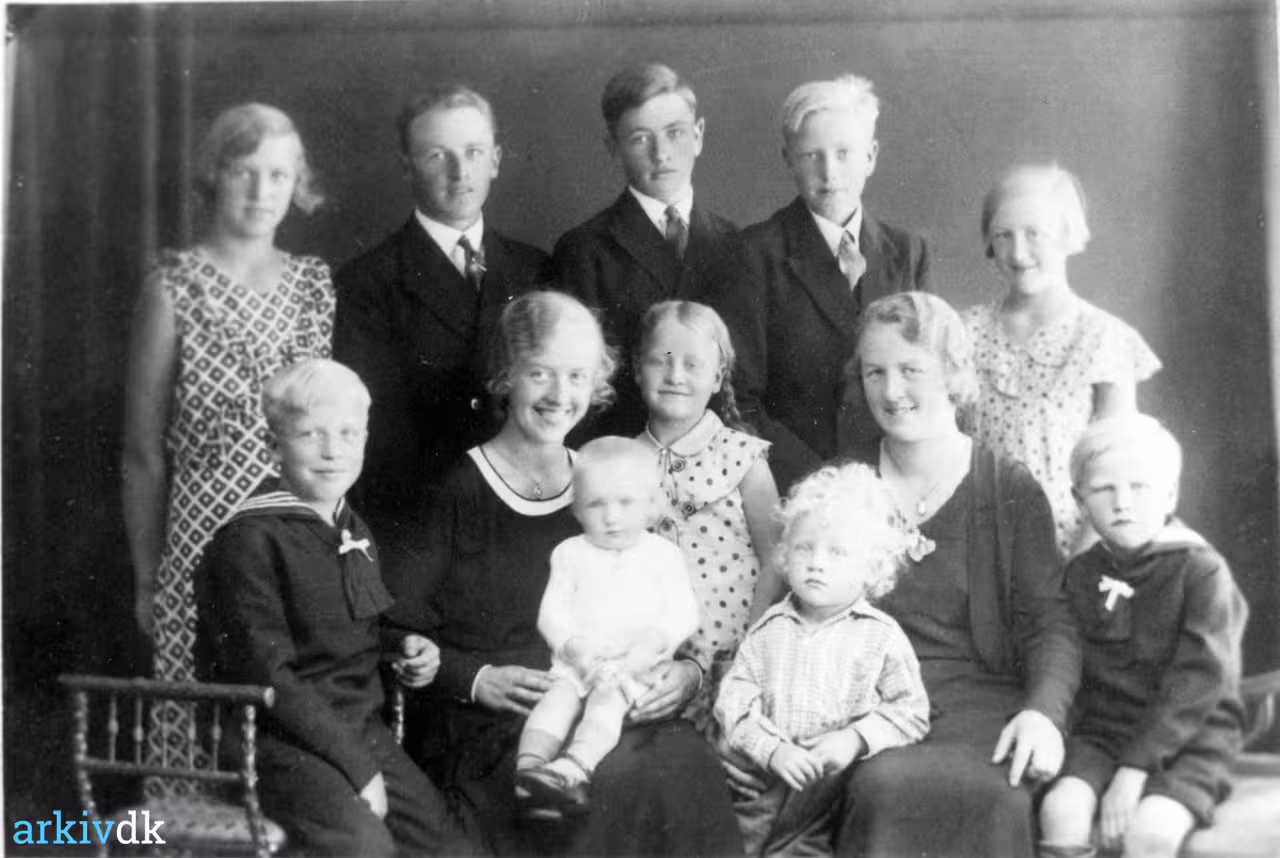arkiv.dk | 12 søskende, børn af Henrik Jørgen Henriksen (1875 - 1951) og hustru Maren Jensen ...