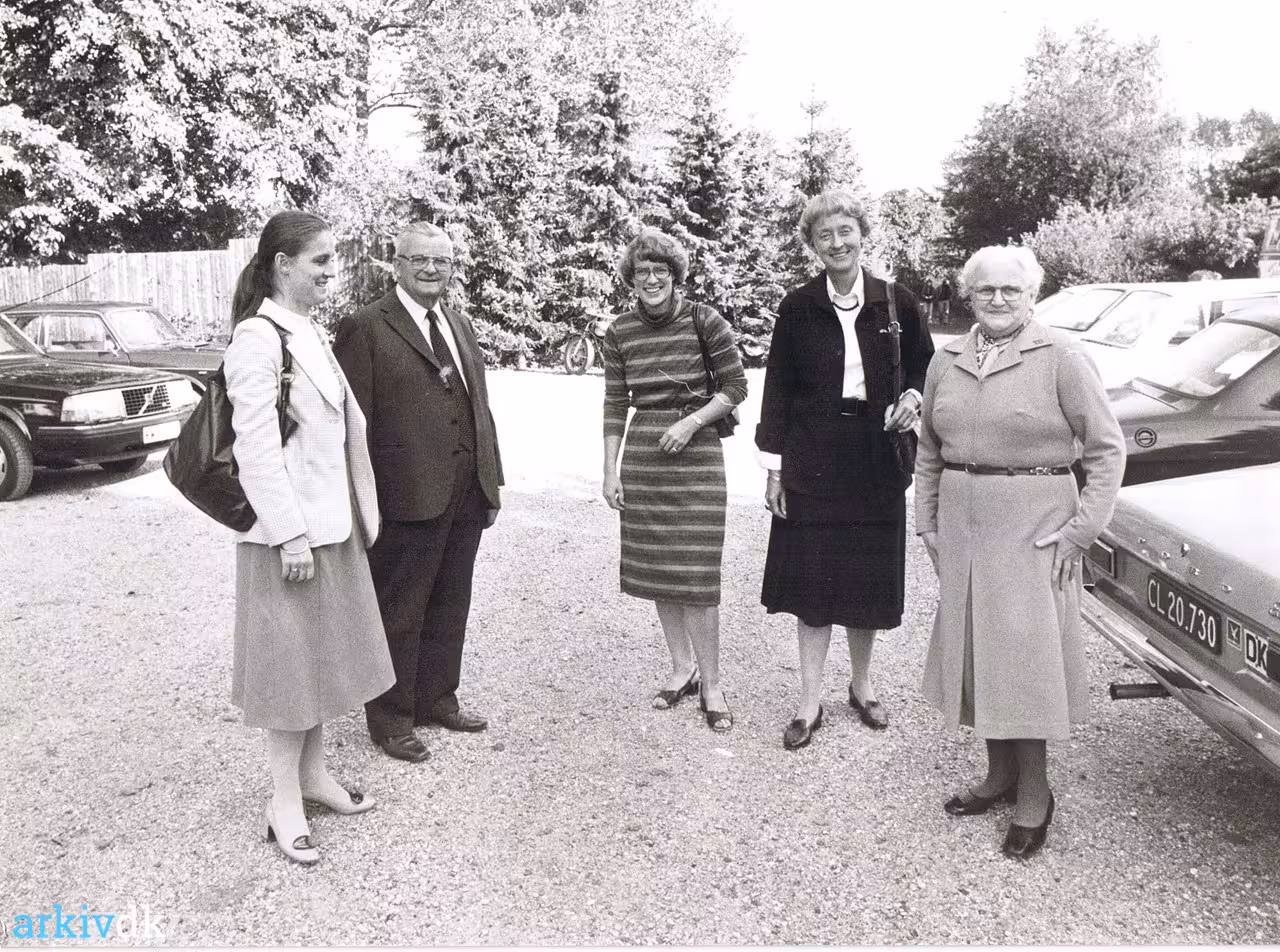 arkiv.dk | Marie og Karl har fint besøg af ministrene Ritt Bjerregaard og Lise Østergaard samt ...