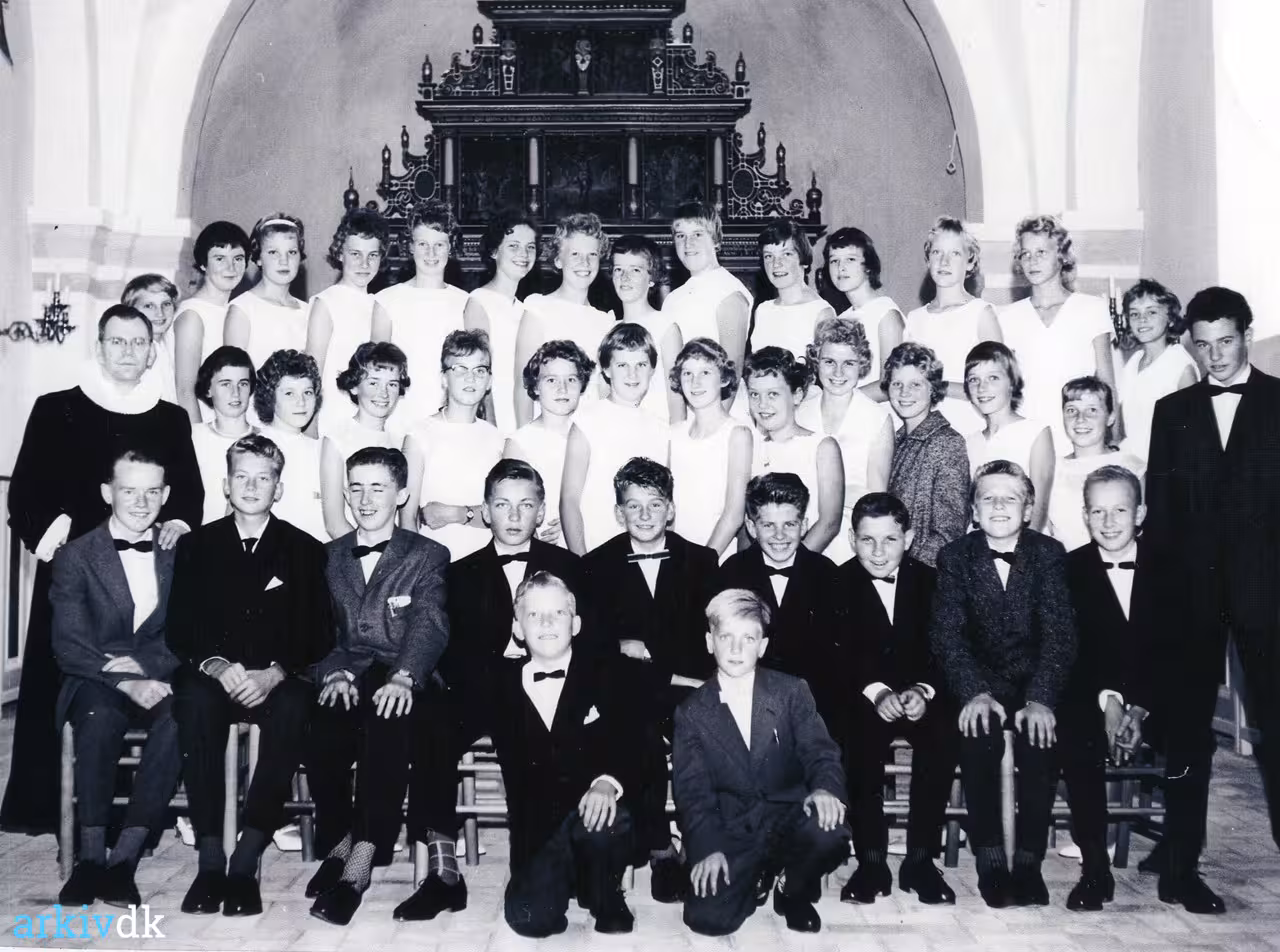 arkiv.dk | Konfirmationsbillede Sct. Jacobi kirke, Kirkepladsen 4, 27. september 1959.