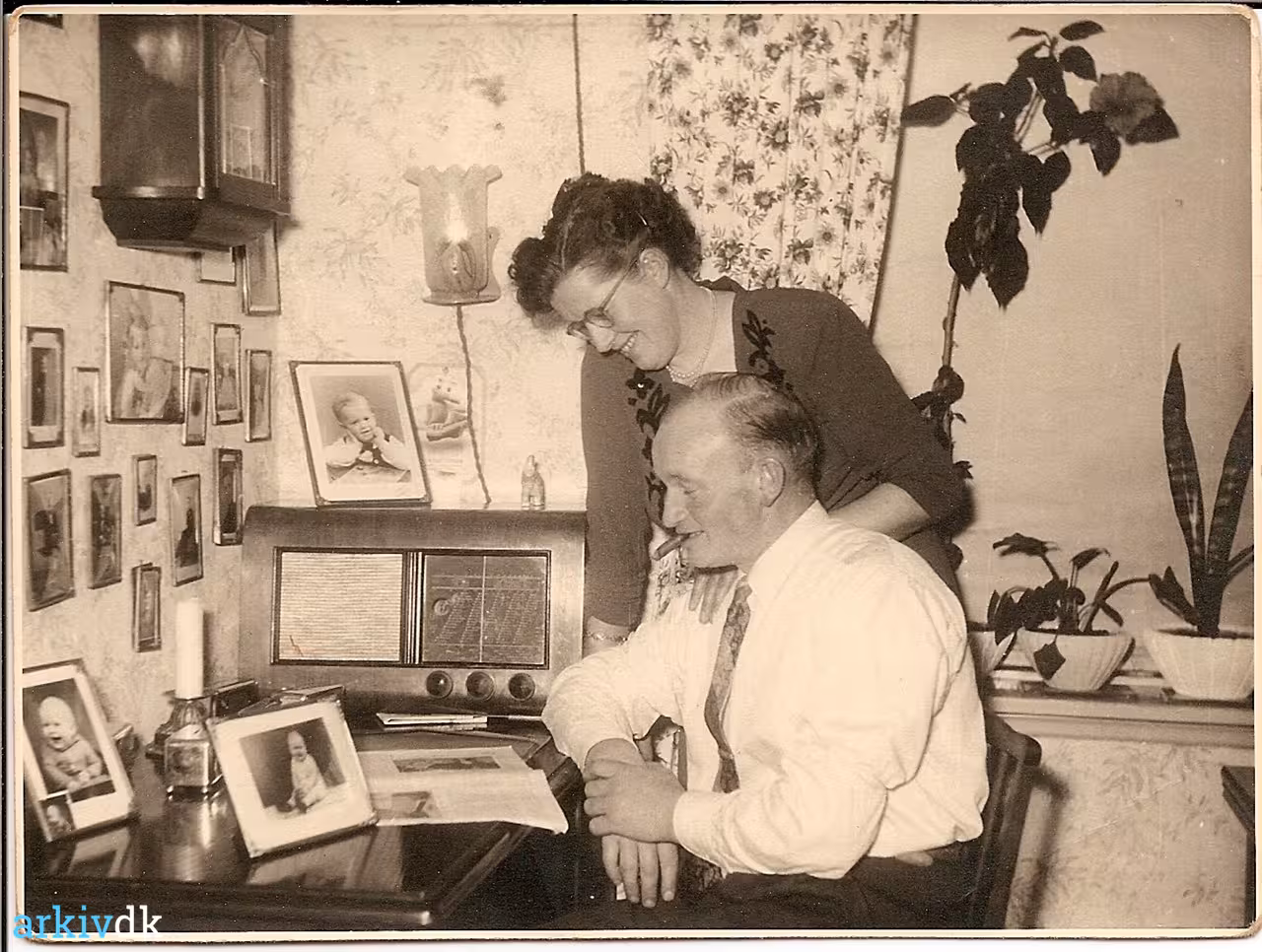 arkiv.dk | Harry Kristensen og hustru Ane, født Clemmensen, Knorborghus, Houmaavej 28, 1964-67