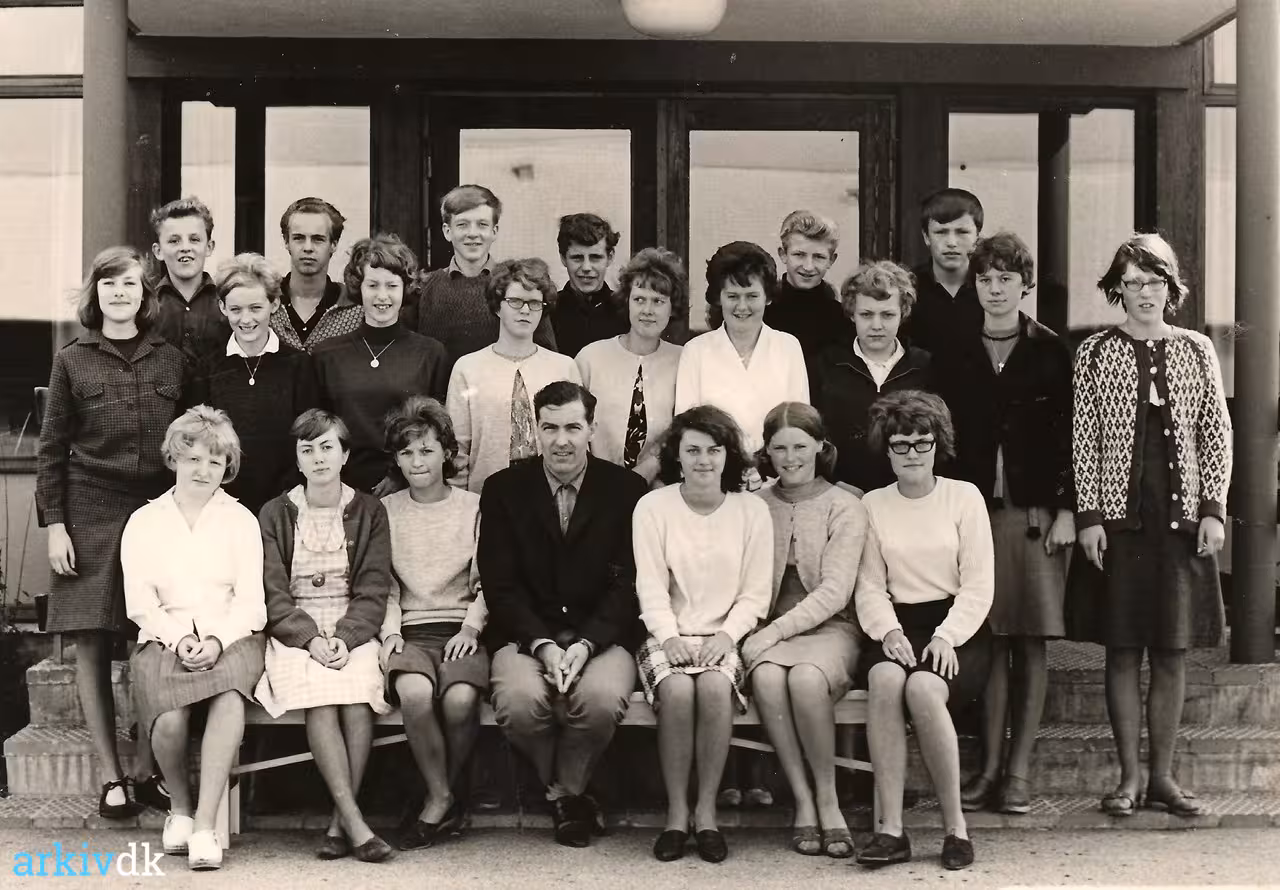 arkiv.dk | 2. real 1966 ved Grejs-Sindbjerg Centralskole