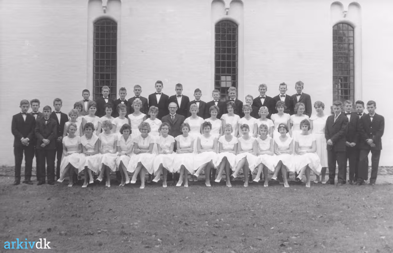 arkiv.dk | Konfirmation i efteråret 1960 i Videbæk Kirke ved pastor Johannes Kastrup