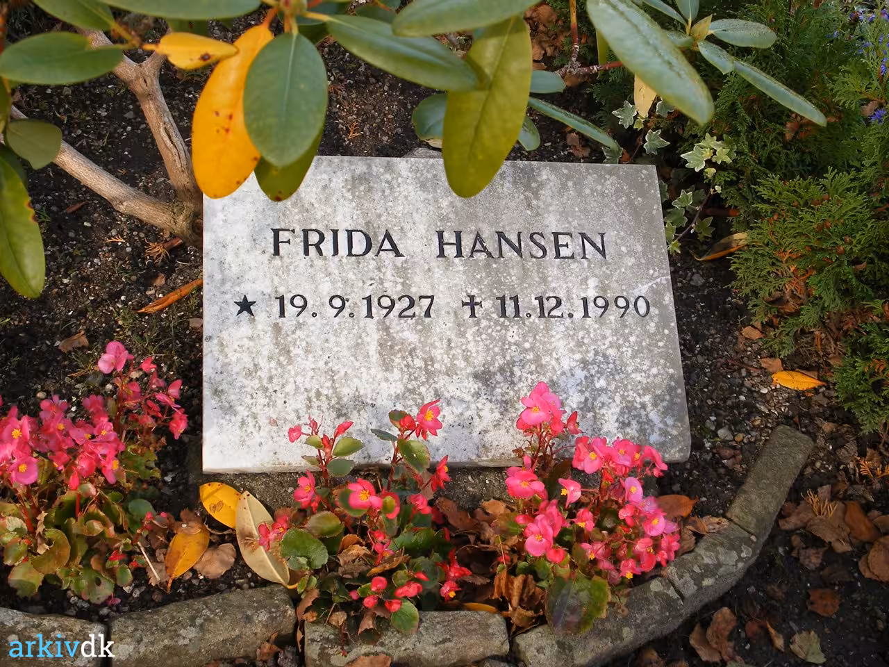 arkiv.dk | Gravsted på Nr. Lyndelse Kirkegård.