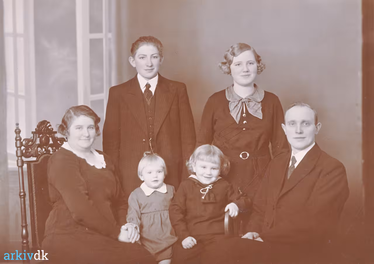 arkiv.dk | Gdr. Anna og Johannes Egdal på Sinesminde, Egensevej 41, Egense Mk., Nordfyn, med ...