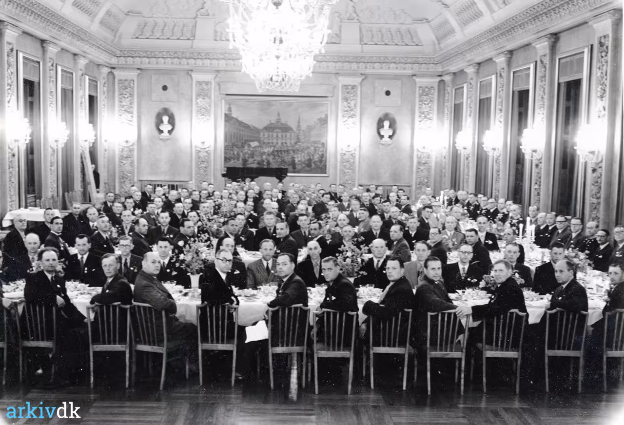 arkiv.dk | 1950 Soldaterfoto, 25 års garderjubilæum. Niels Riis, V ...