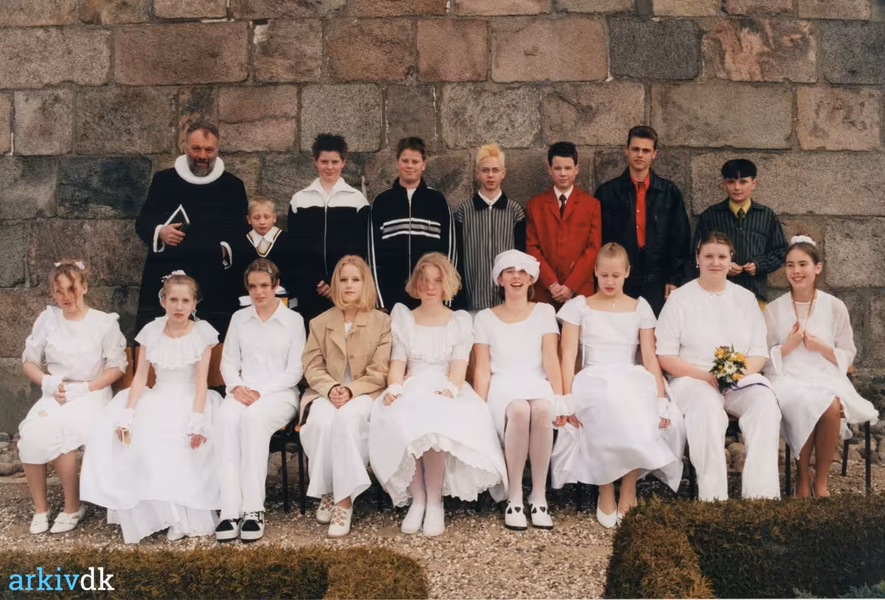 arkiv.dk | Konfirmander Trige kirke, 13-04-1997