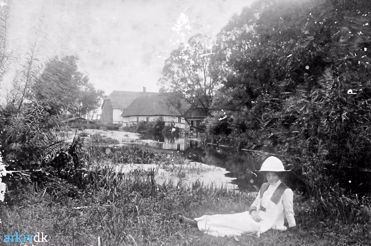 arkiv.dk | Vandmøllegården i Vester Vamdrup. ca.1916.